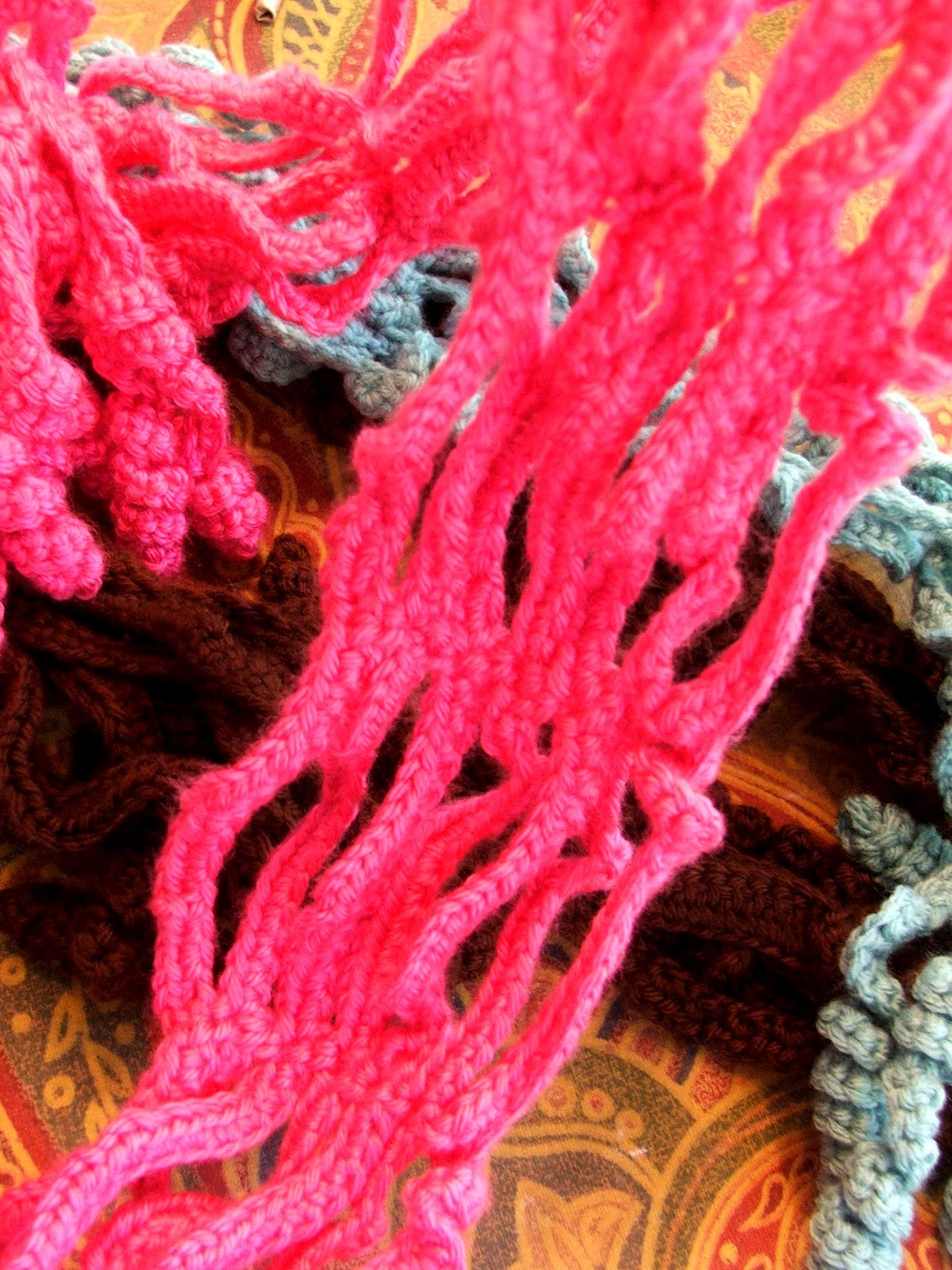 Susan's Hippie Crochet: Curly Seaweed Crochet pattern - statement scarf ...