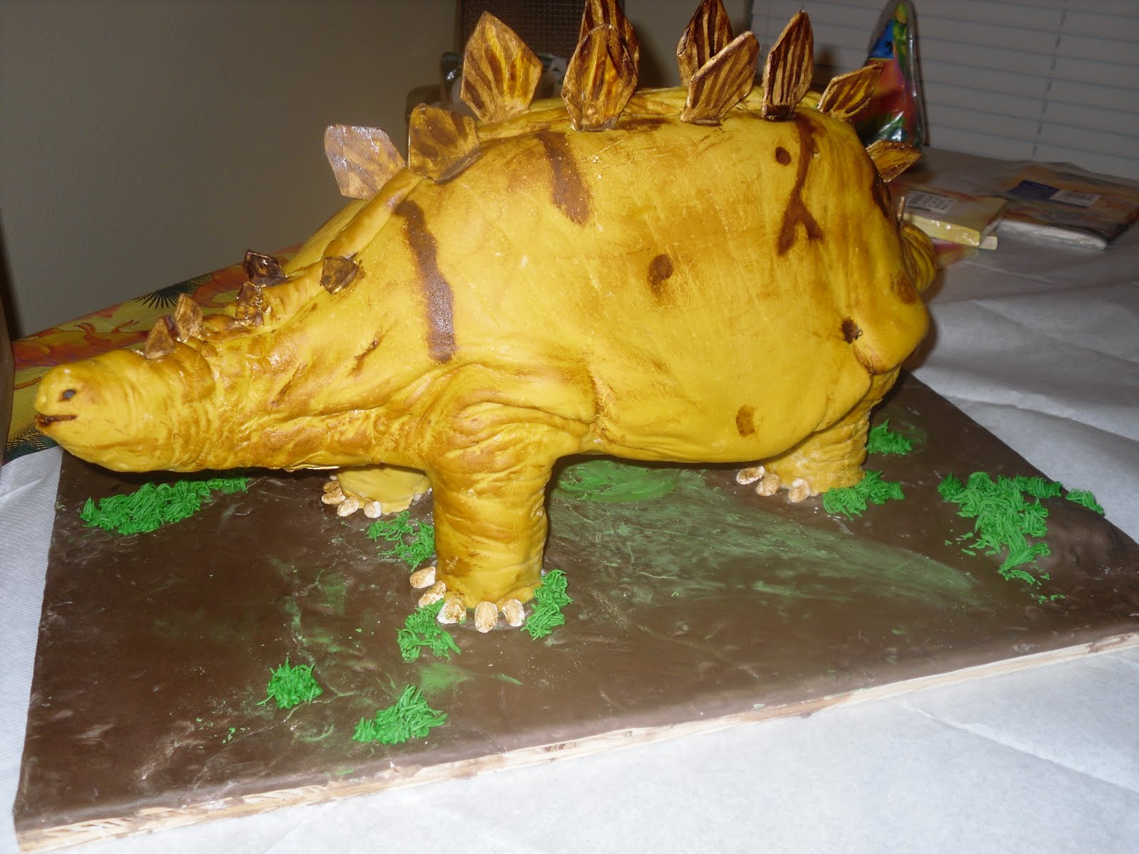 Queen of Cakes: Stegosaurus