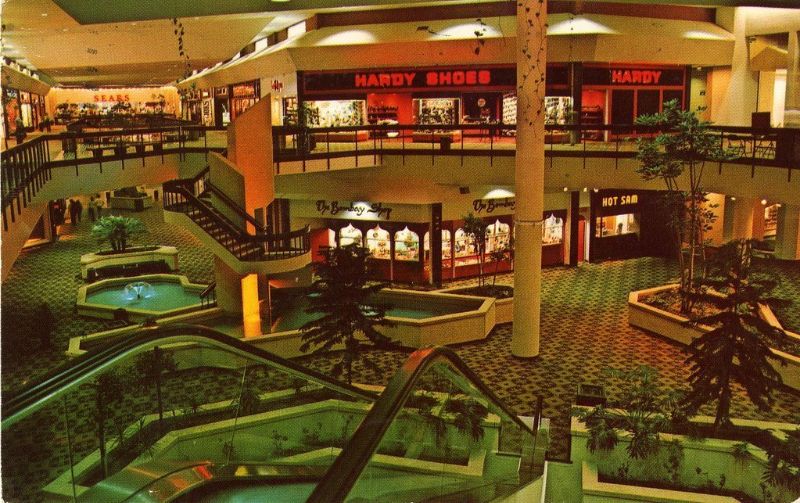 48 Amazing Pics Show American Shopping Malls in the 1950s and 1960s ...