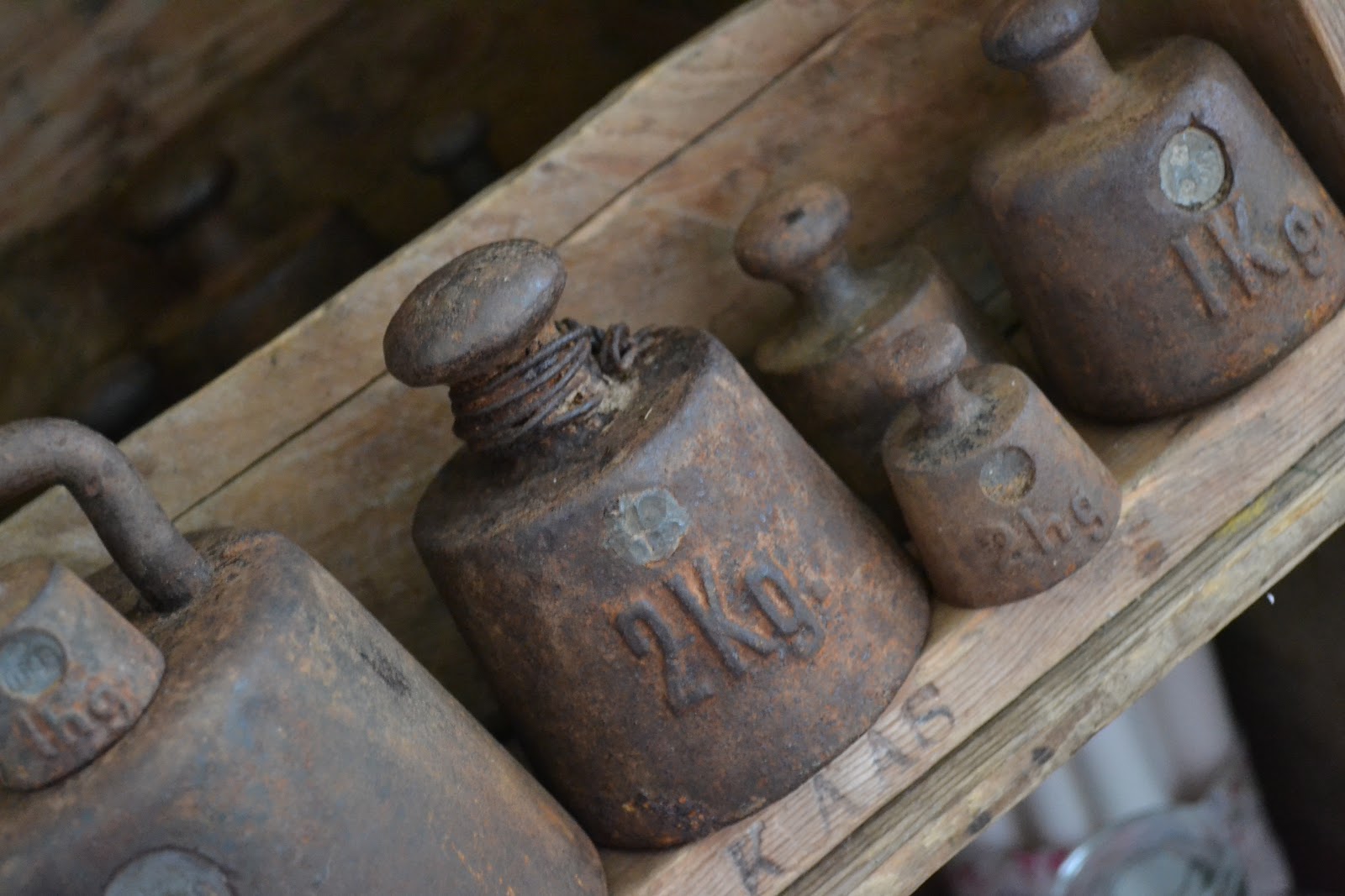 "Hemmet är min vrå": "Gamla vikter"