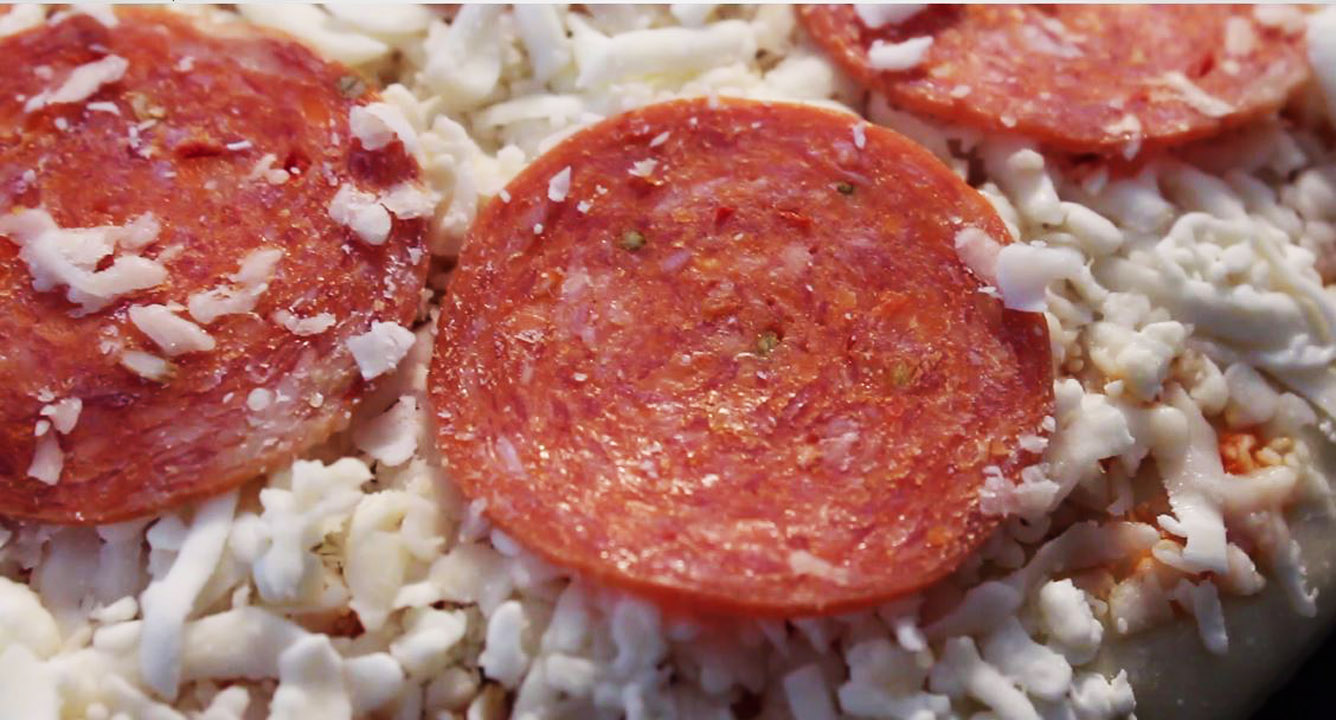 The 99 Cent Chef: Oprah Pepperoni Pizza - Cheap$kate Review Video