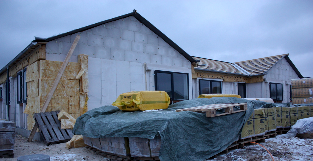 HusCompagniet på Kærhavebakken: Fliser er lagt