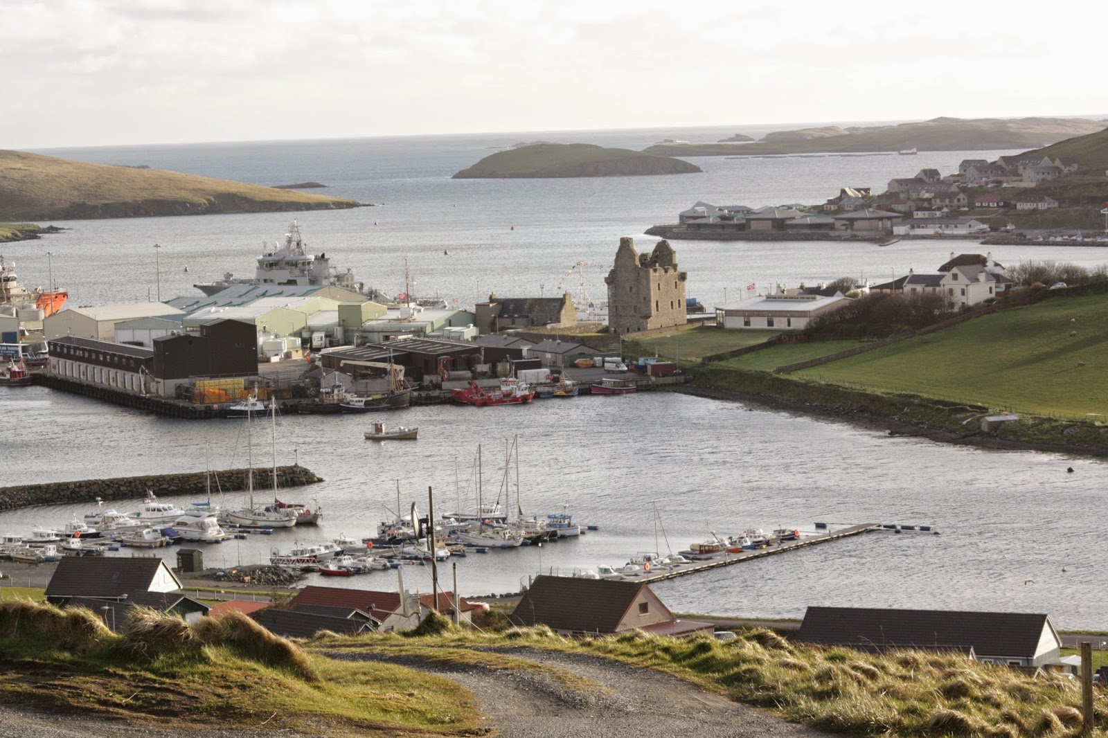 I vesterveg: Scalloway, Shetland