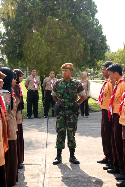 :: Pramuka Vidatra ::: Kunjungan Den Arhanud Rudal 002 dan Bantara (1)