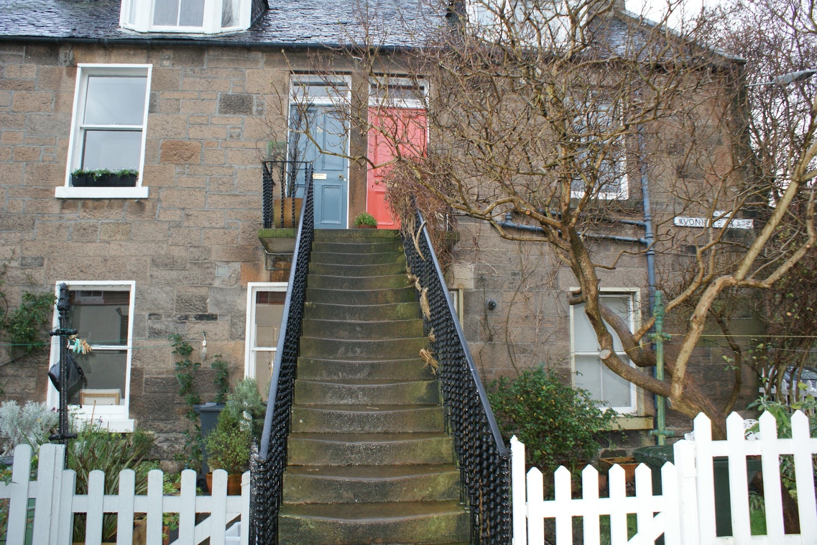 Holiday Cottage near Edinburgh: Edinburgh - Stockbridge. Colonies