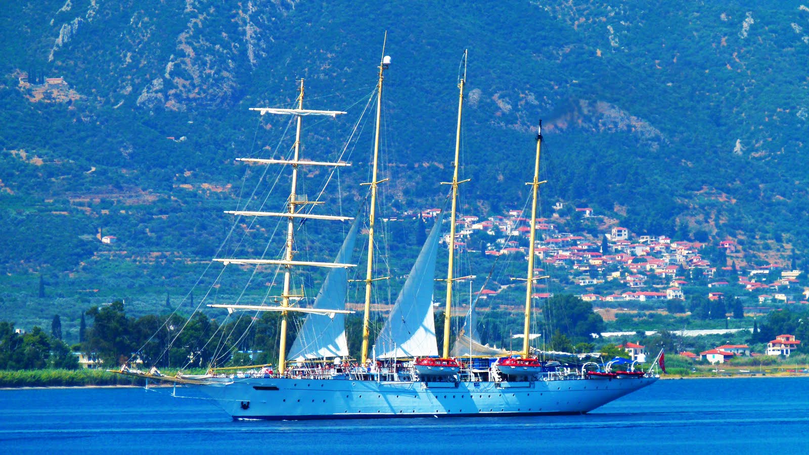 ΑΣ ΤΑ ΚΑΝΟΥΜΕ ΘΑΛΑΣΣΑ......: Πόρος - Poros Island - Greece