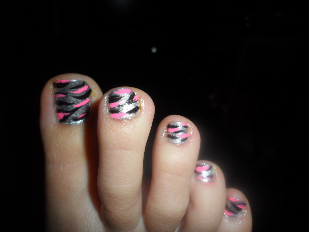 Everything is better with Glitter!!!: Zebra Toes