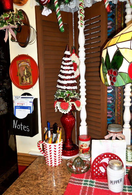 A DEBBIE-DABBLE CHRISTMAS: Gingerbread and Candy Christmas Kitchen ...