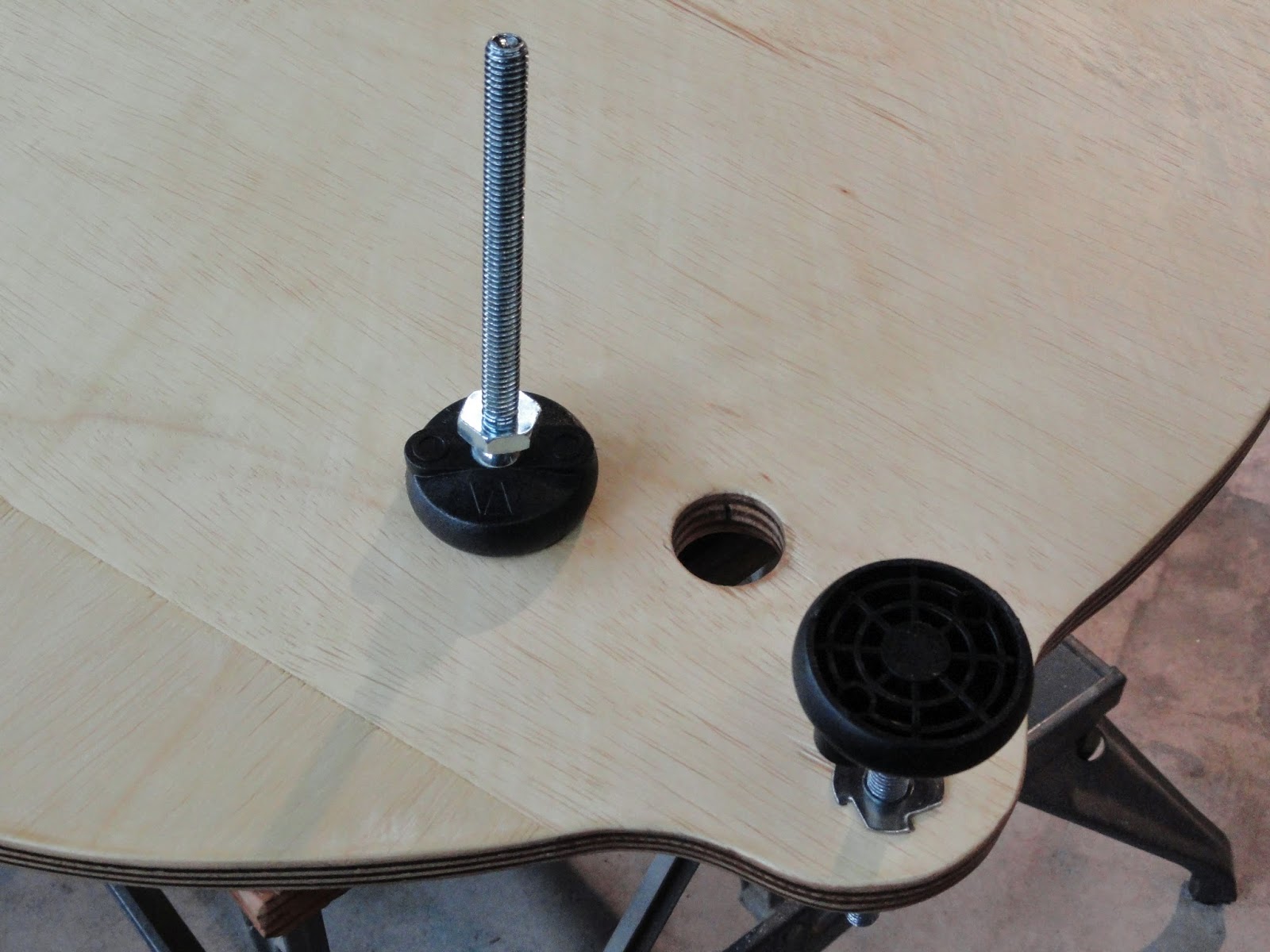 Andy's Astronomy: Dobsonian leveling base with setting circle