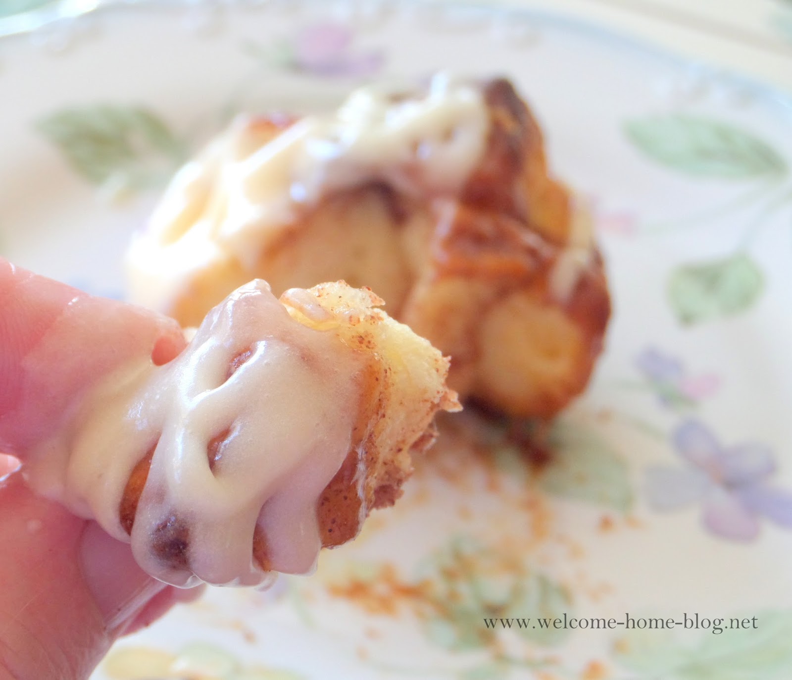 Welcome Home Blog: Cinnamon Cream Cheese Pull Aparts