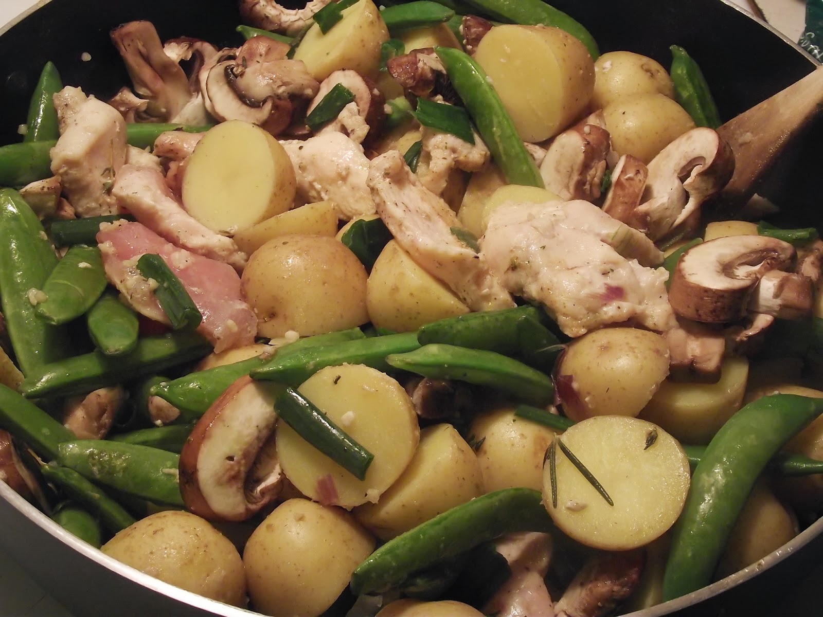 The Unabashed Kitchen Wench: Chicken and Fresh Veggie Skillet