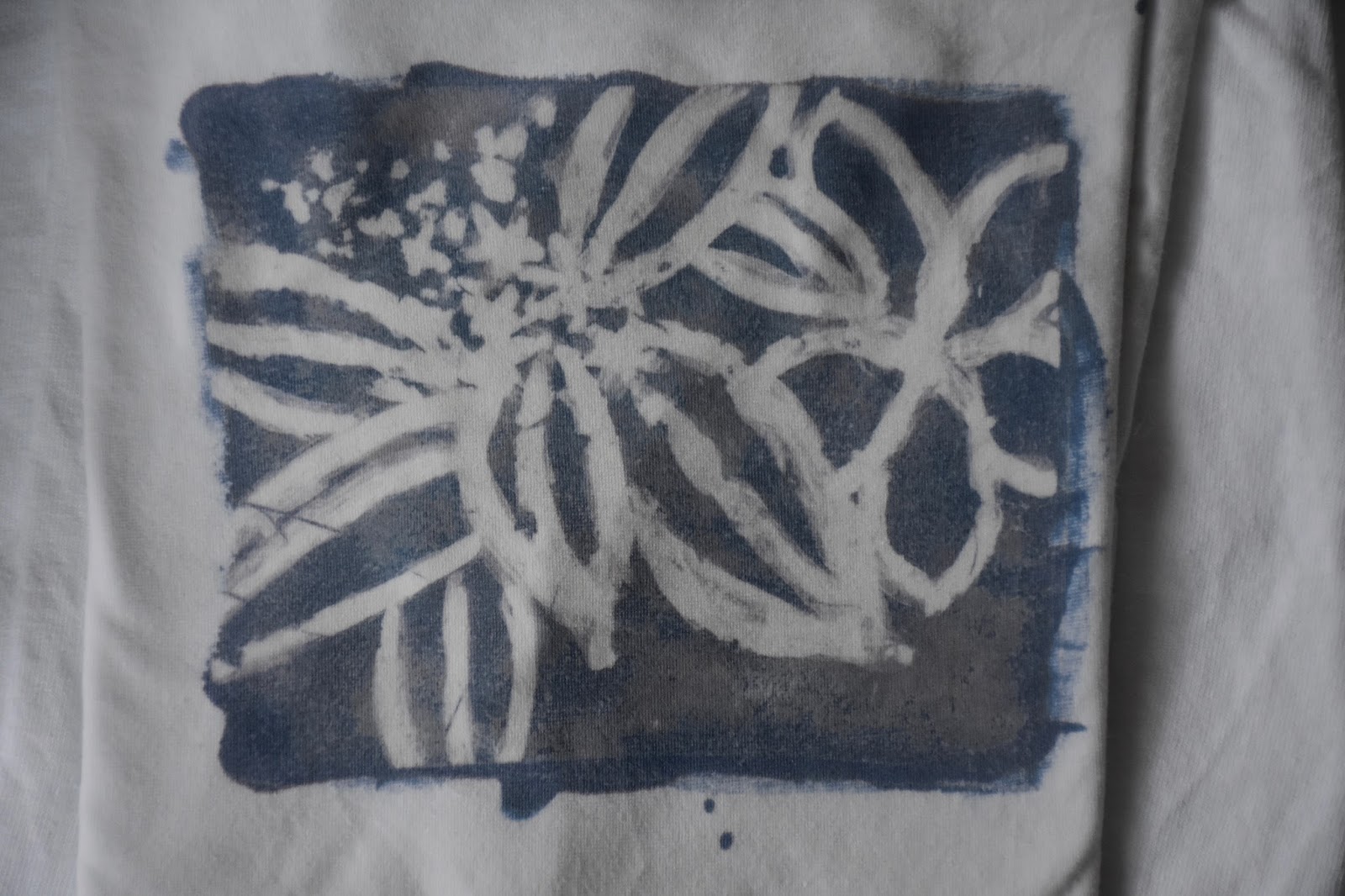 Doodlebug Dabblings: sun prints on t-shirts