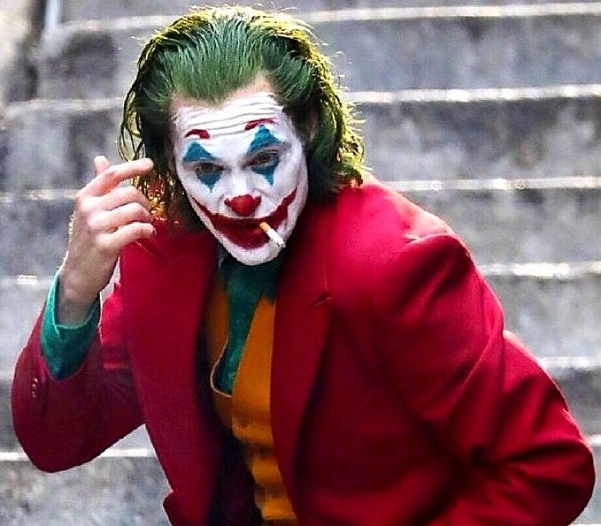 SNEAK PEEK : "Joker" Clowns Around