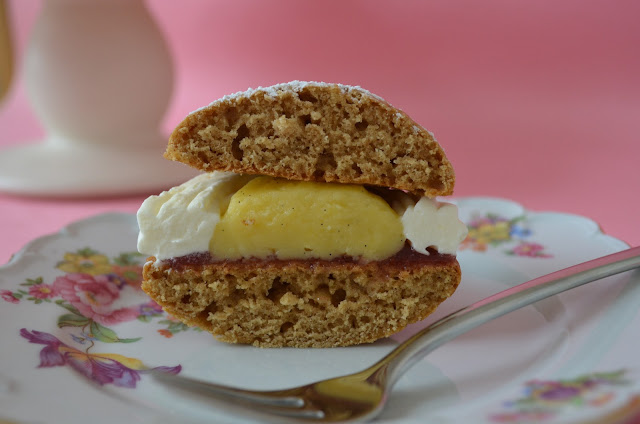 Miss Dahls baked love: Fastelavens Whoopie pies