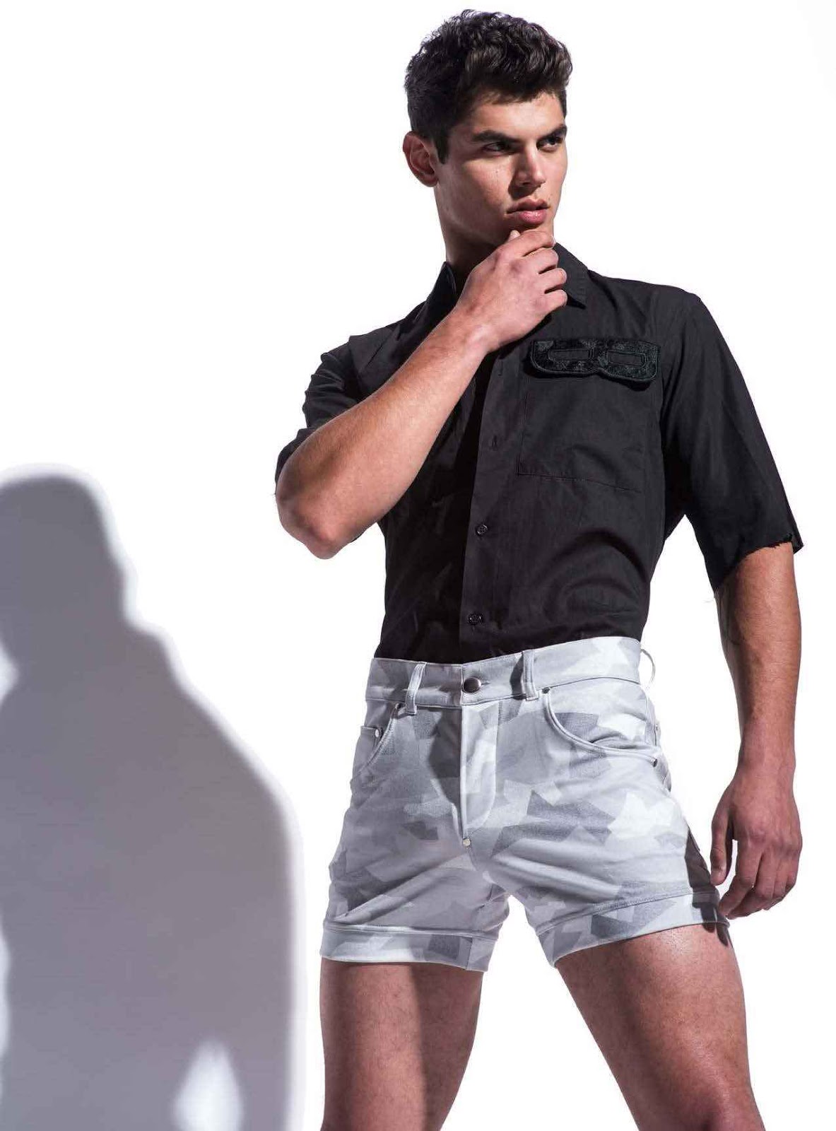 Christopher George lleva el blanco y negro a otro nivel para ADON Magazine