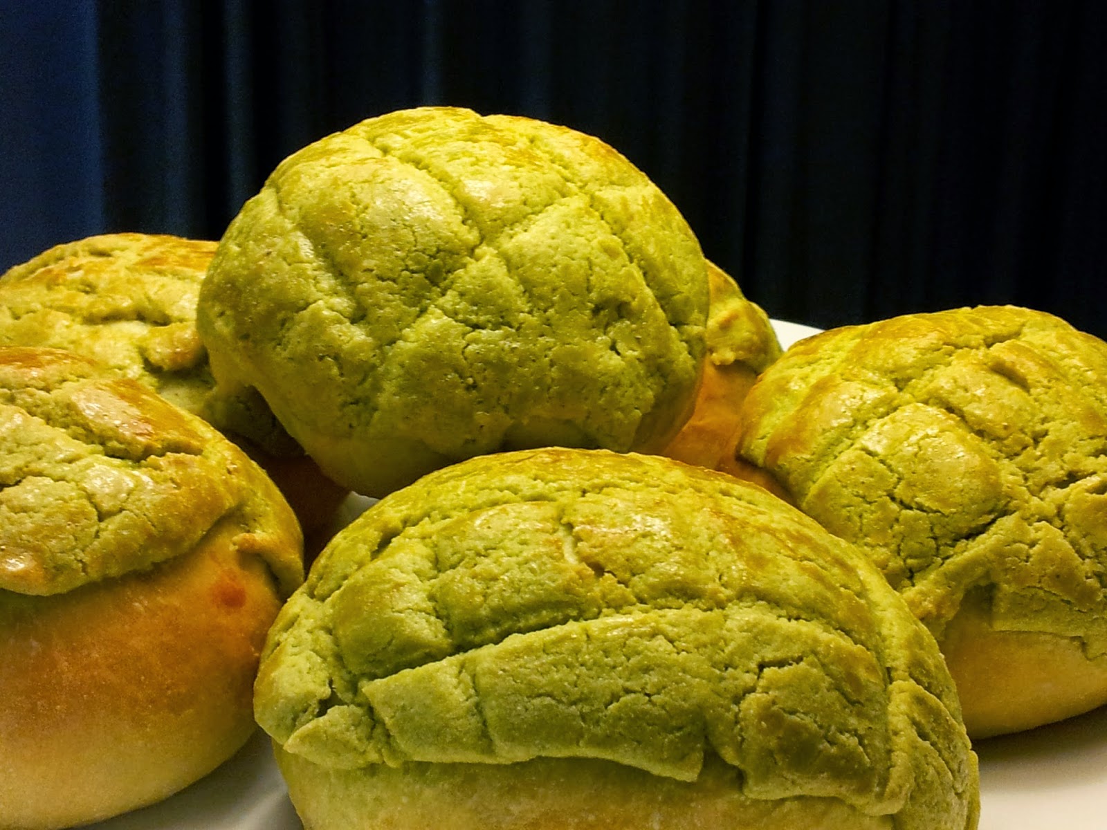Pat's Kitchen Journal: Matcha Bo Lo Pau (Pineapple Bun)