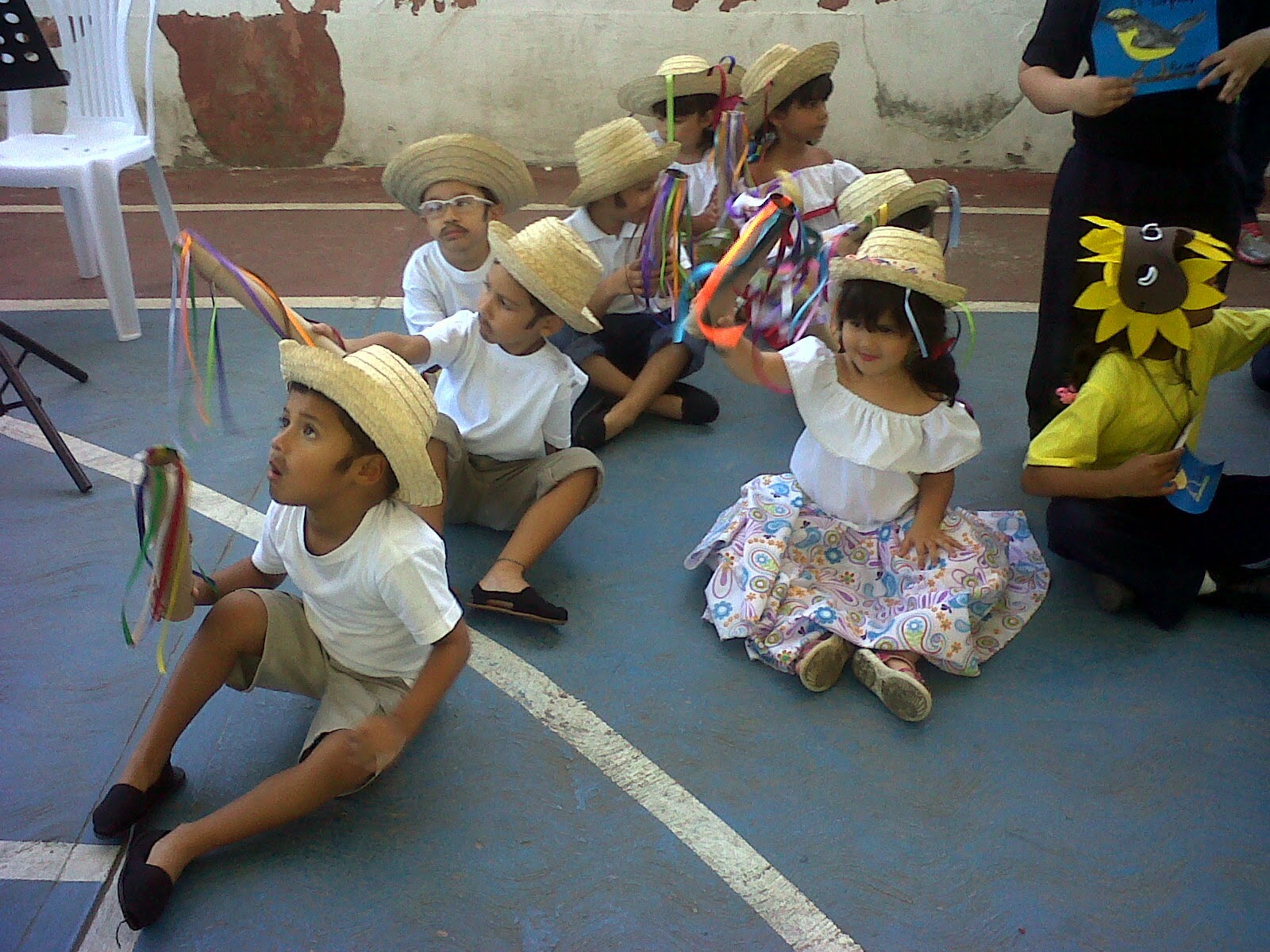 "Nuestras Vivencias en Sala II": Actividad Folklorica "El Sebucán"