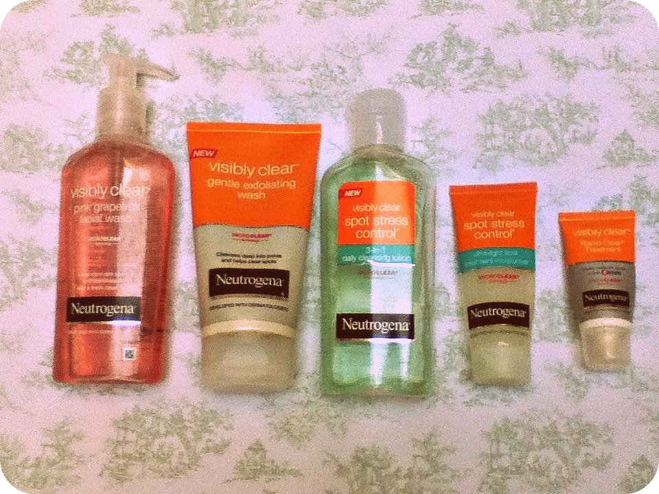 The Yellow Strawberry: Neutrogena 'Visibly Clear' Review