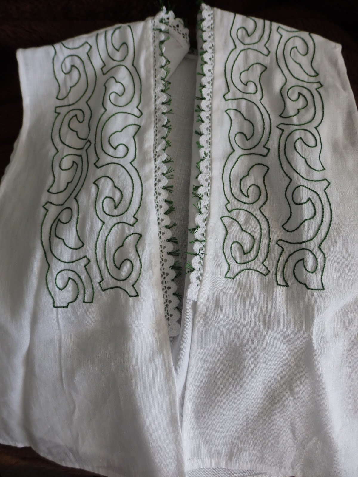 Broider Me 'Bethan: Partlet with Green Embroidery