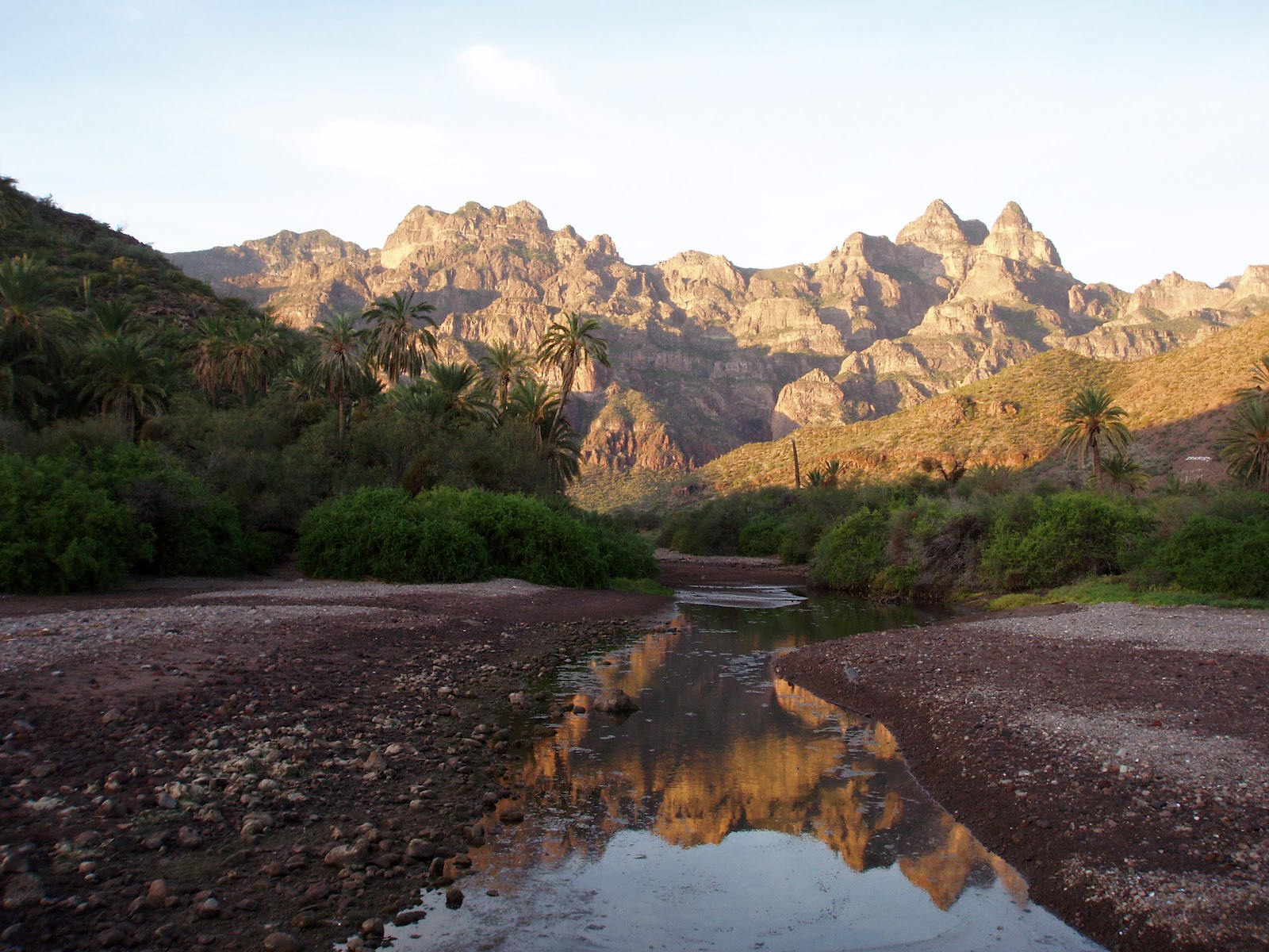 Travel with Kevin and Ruth!: Juncalito Beach (day 2)