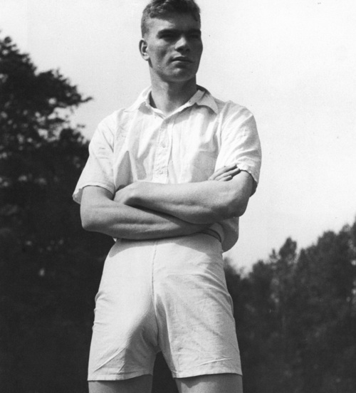 Homens de Pedro: Ralph Hall fotografado por Montague Glover