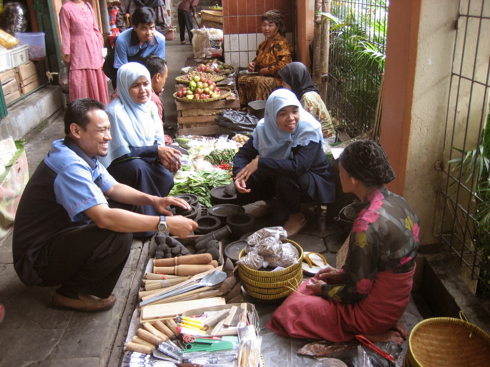 MURSIDA RAMBE : Pendiri BMT Beringharjo - Yogyakarta, Menolong Pedagang ...
