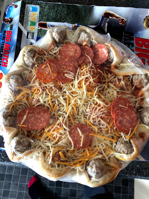 FOODSTUFF FINDS: World Cup Big Match Meat Feast Pizza (Tesco) @NLi10 # ...