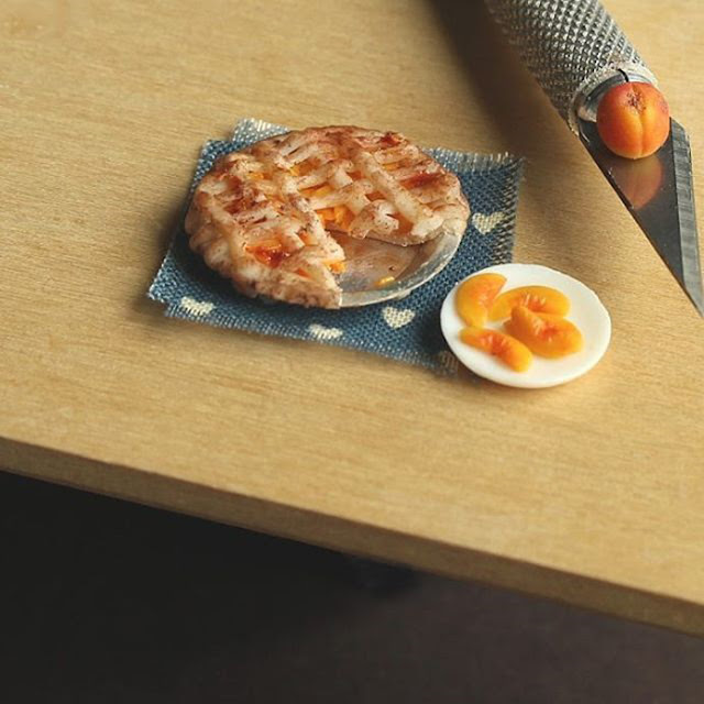 Makanan Miniatur yang Sesuai dengan Fingertip Anda