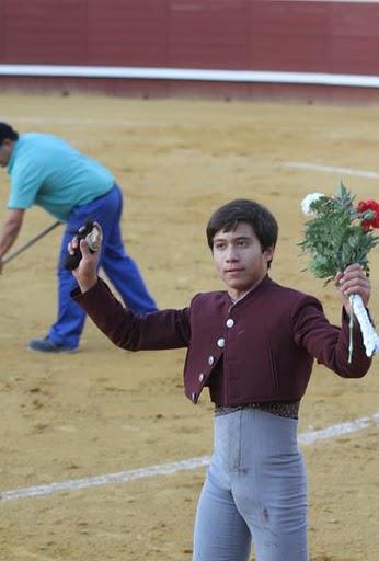 TORERIAS DE CHELIN: CESAR VALENCIA EN HOMBROS EN PLASENCIA CORTO TRES ...