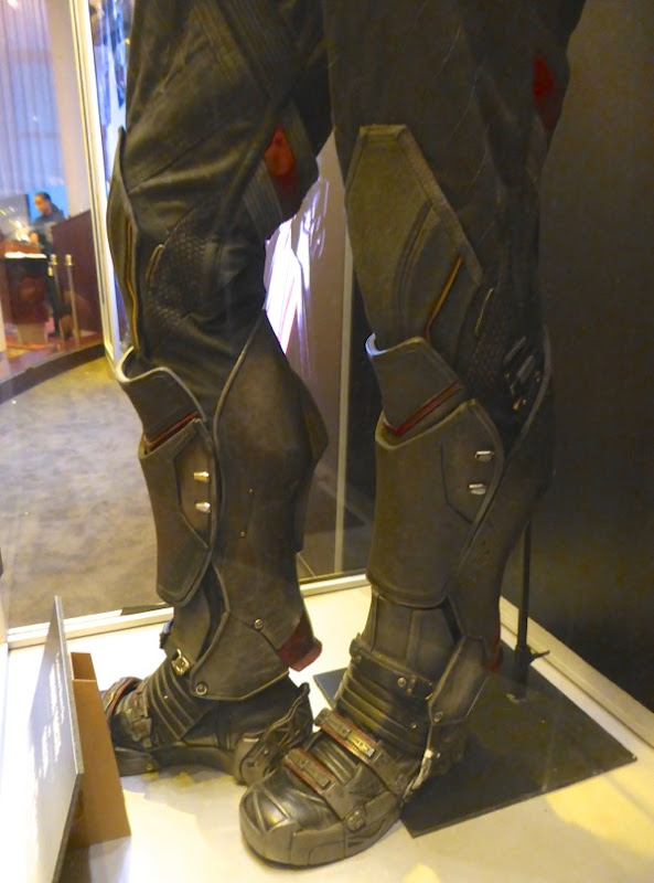 Hollywood Movie Costumes and Props: Anthony Mackie's Falcon costume ...