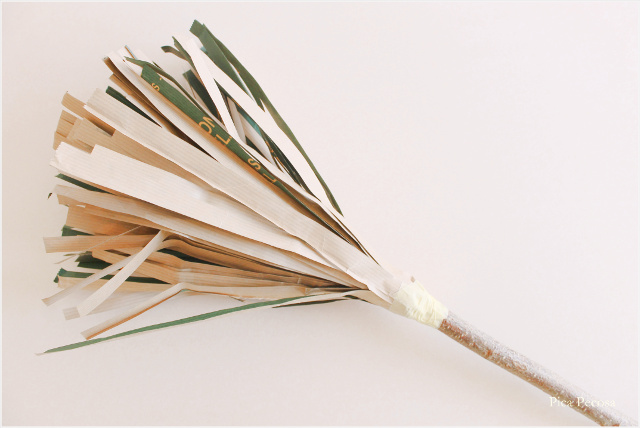 Haz una escoba de bruja DIY para Halloween con una bolsa de papel ...