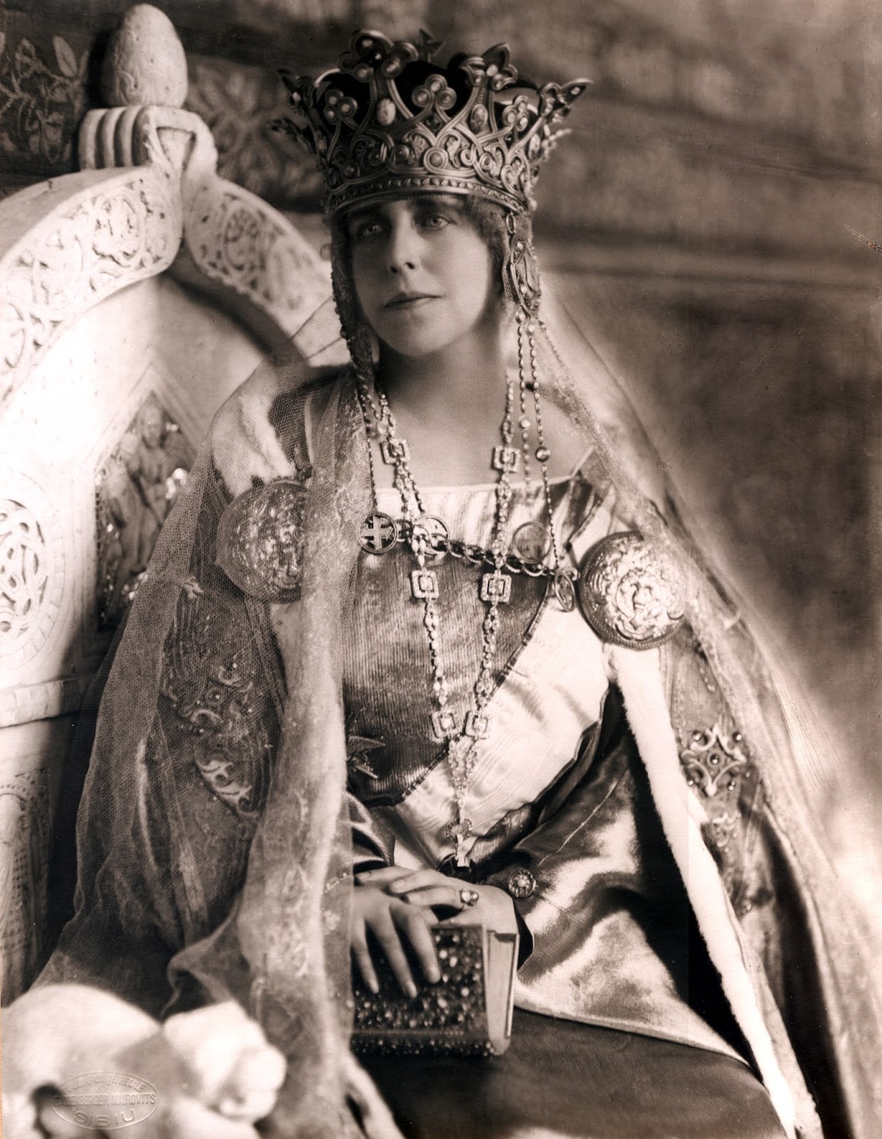 Commander Kelly: My Great Grandfather, Queen Marie and the Maryhill Museum