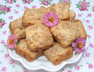 Pink Piccadilly Pastries: Pink Piccadilly's Toffee Crumble Scones