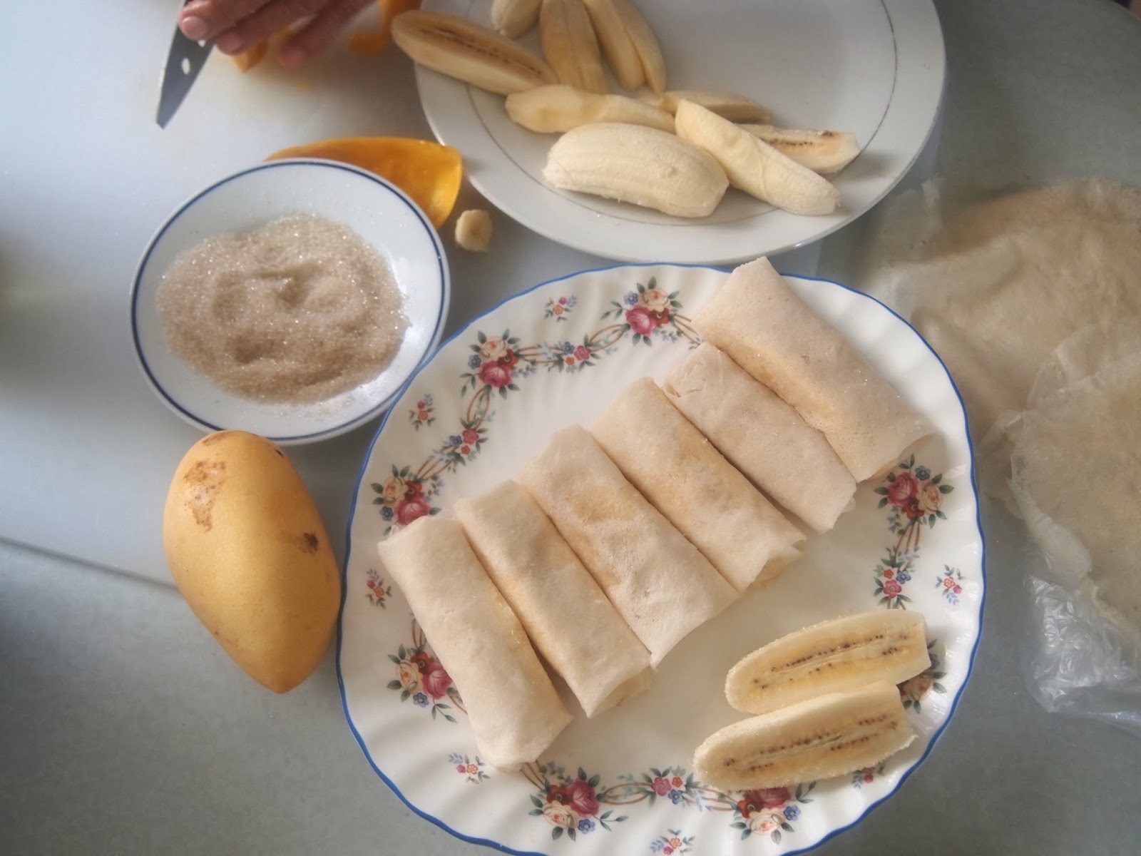 LUWEEH KITCHEN : Saging At Manggang Turon
