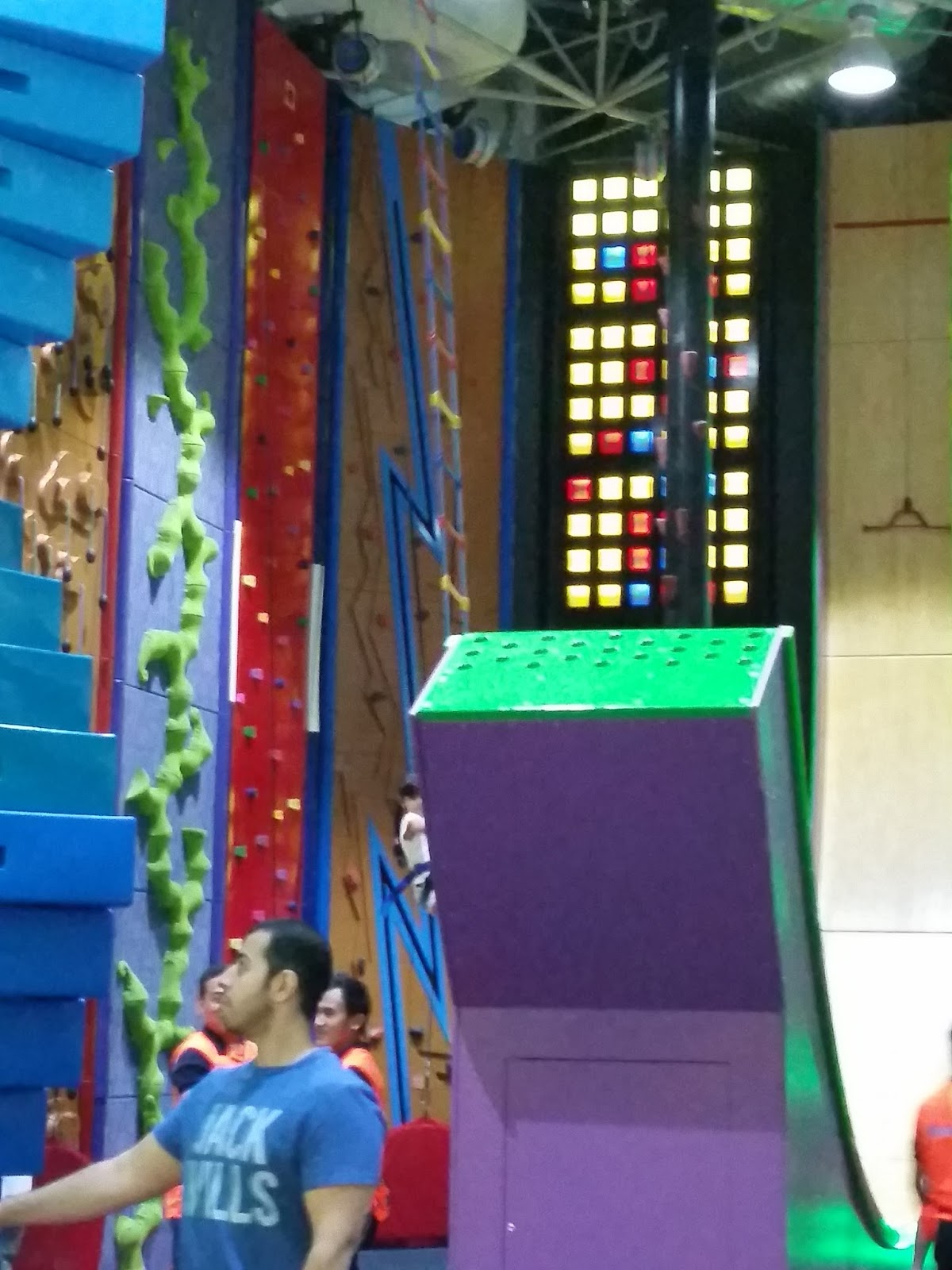 Life in Kuwait Blog: Promenade Mall Hawally