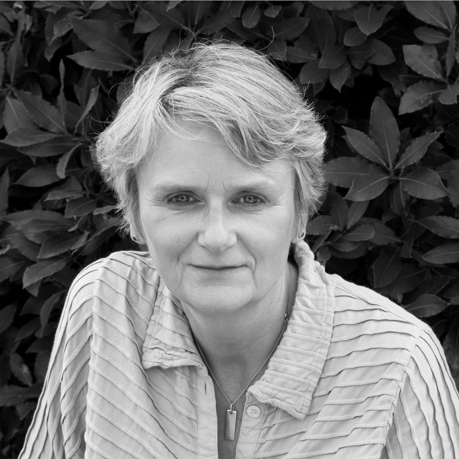 Off-the-Shelf Books: BEST OF CRIME with Lesley Thomson