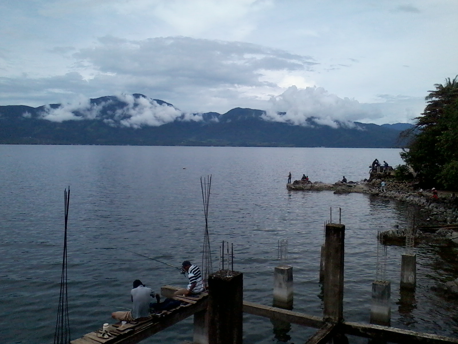 jalan jalan: memancing di danau singkarak