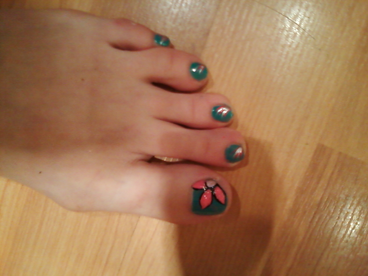 What nails i wore today: Summer floral flicks design on toes.........