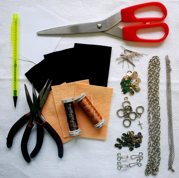 Goldie London: DIY FAKE COLLAR