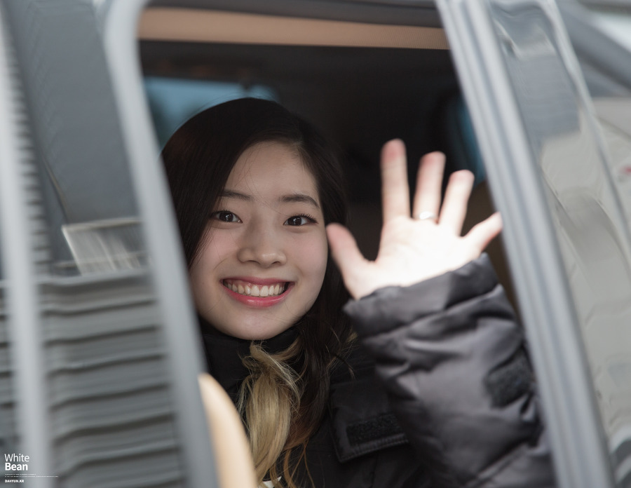 Joe's Twice Photo Blog: Momo, Dahyun, jeongyeon. weekly idol filming day