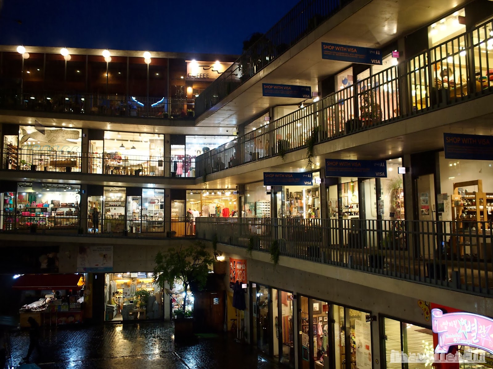 Shopping in Seoul (Insadong) ~ Ssamziegil - Travellerelf