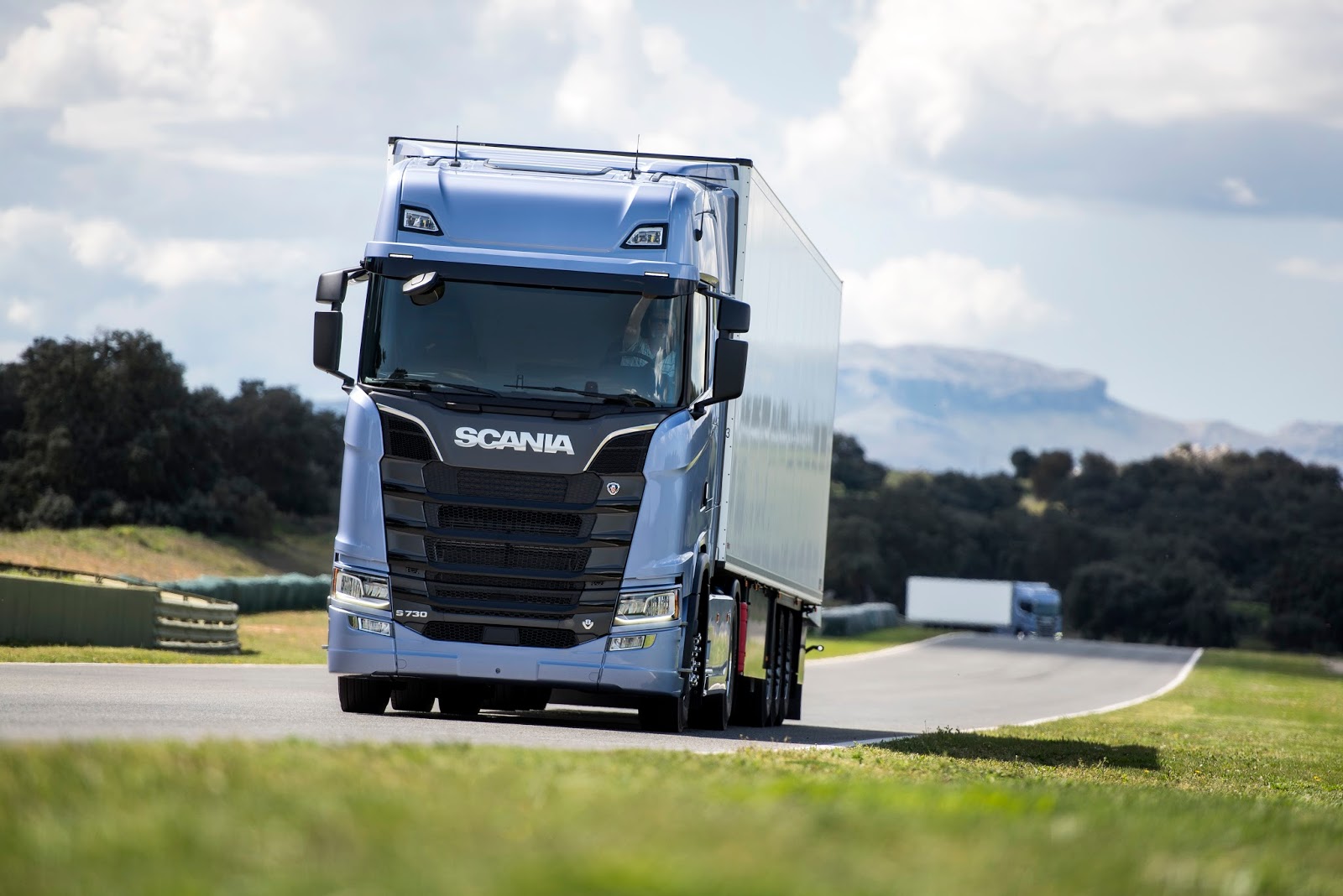 DIECIOCHO RUEDAS: SCANIA... INVERSIÓN RECORD PARA EL DESARROLLO Y ...
