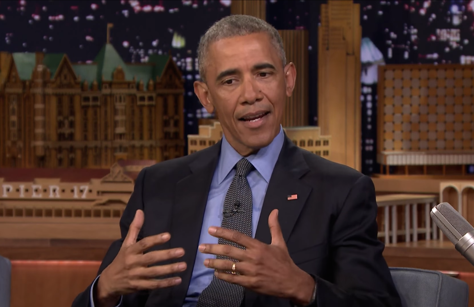 Body Language & Emotional Intelligence: Nonverbal Communication ...