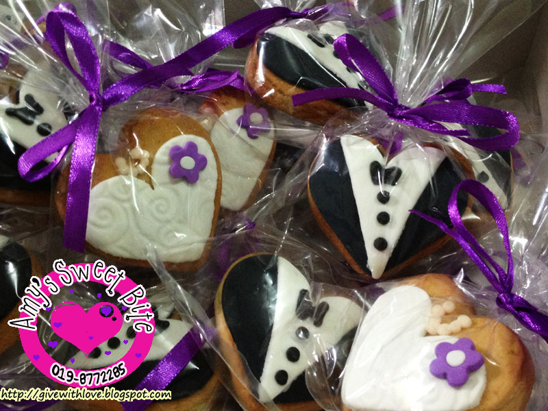 ♥♥ Amy's Sweet Bite ♥♥: Wedding door gift cookies - Bride & Groom theme