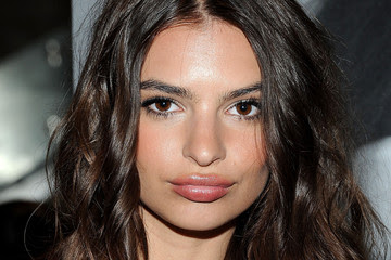 Stars Photos EN: Emily Ratajkowski