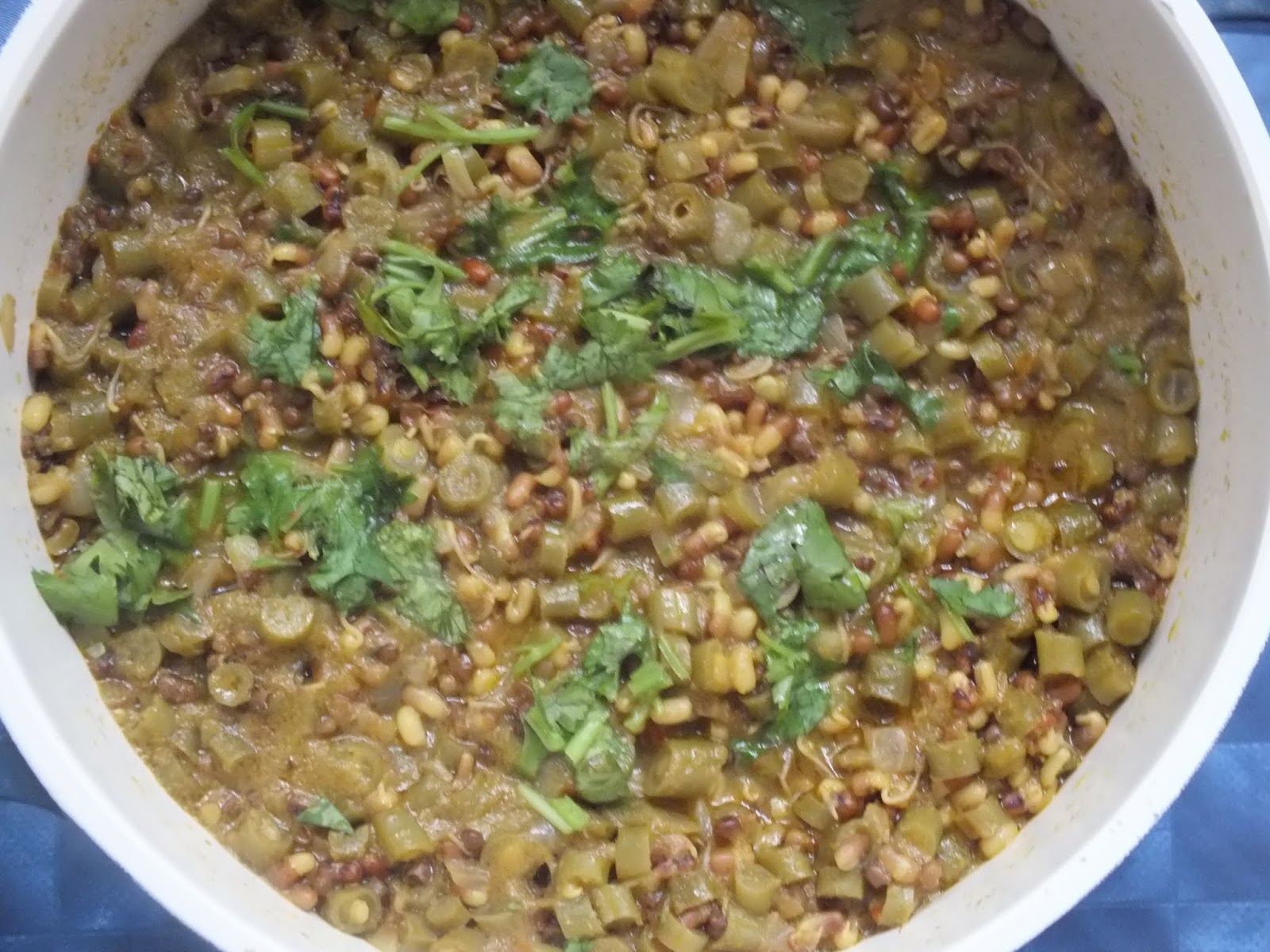 Moth beans gravy / Madike kaalu gojju recipe