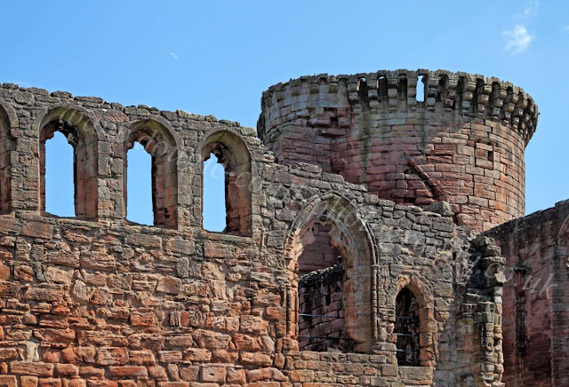 Dougie Coull Photography: Bothwell Castle - Battle Re-Enactment