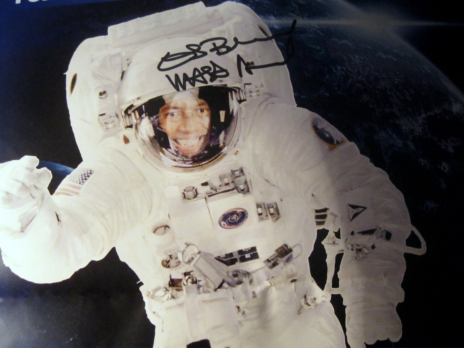 Autograph VIP: Succes 2011: Astronaut Guion Bluford, the first African ...