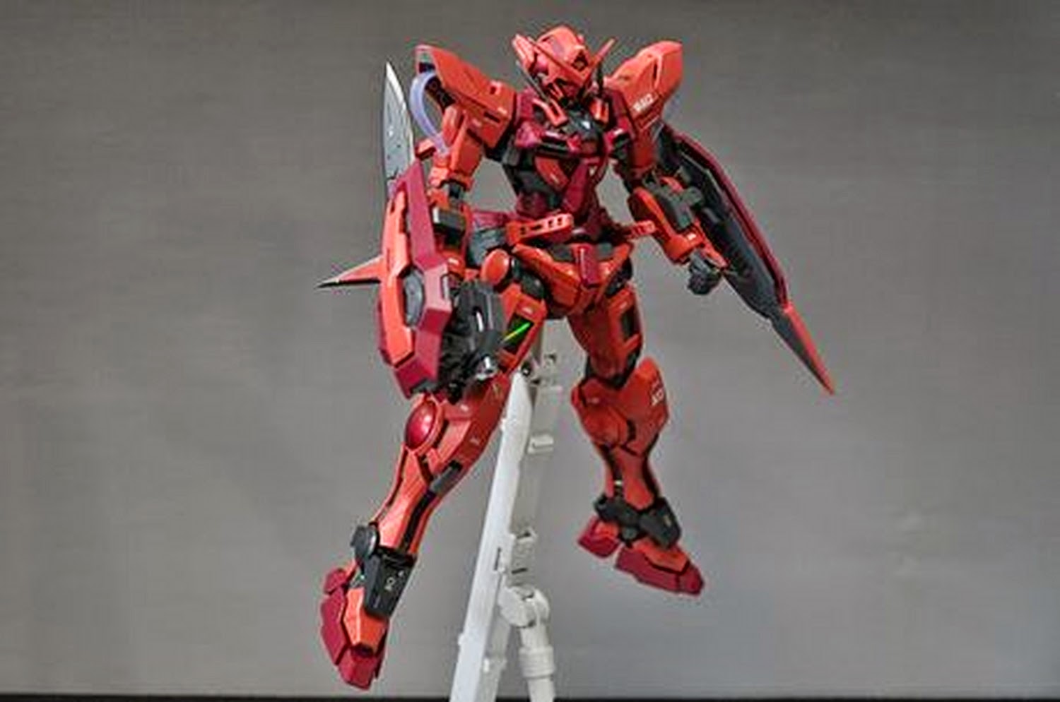 Custom Build: MG 1/100 Gundam Exia "Char Custom"