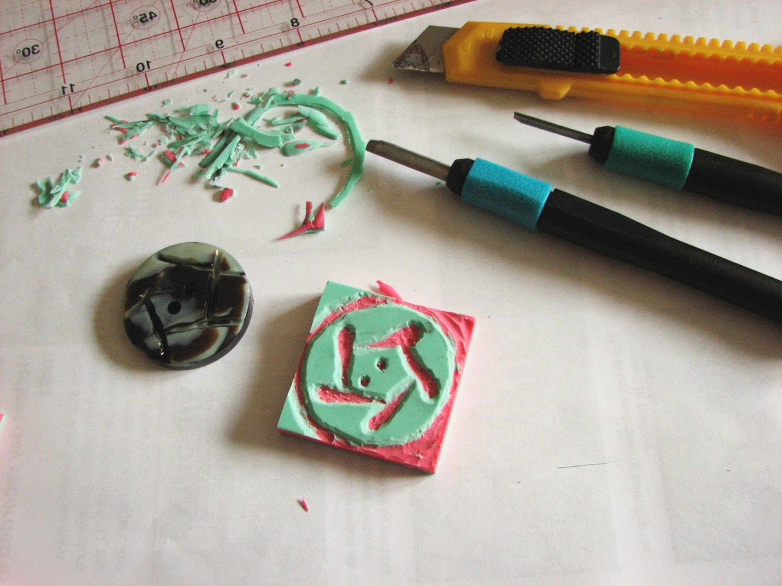 Agnes' Vintage World: Button stamps